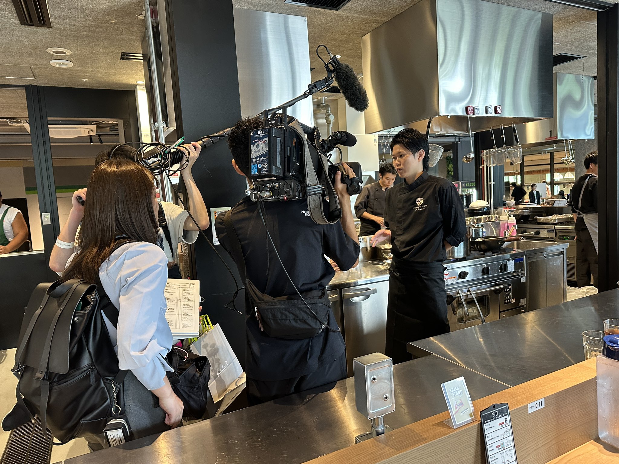 9/6、re:Dine 大阪がオープン！初日から行列が。TV番組ではオープン2週間で8件ご紹介いただきました – favy公式ブログ favicon(ファビコン)